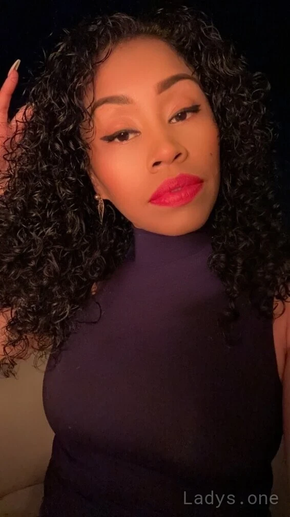 Yasmine De Leon Escort In Long Island
